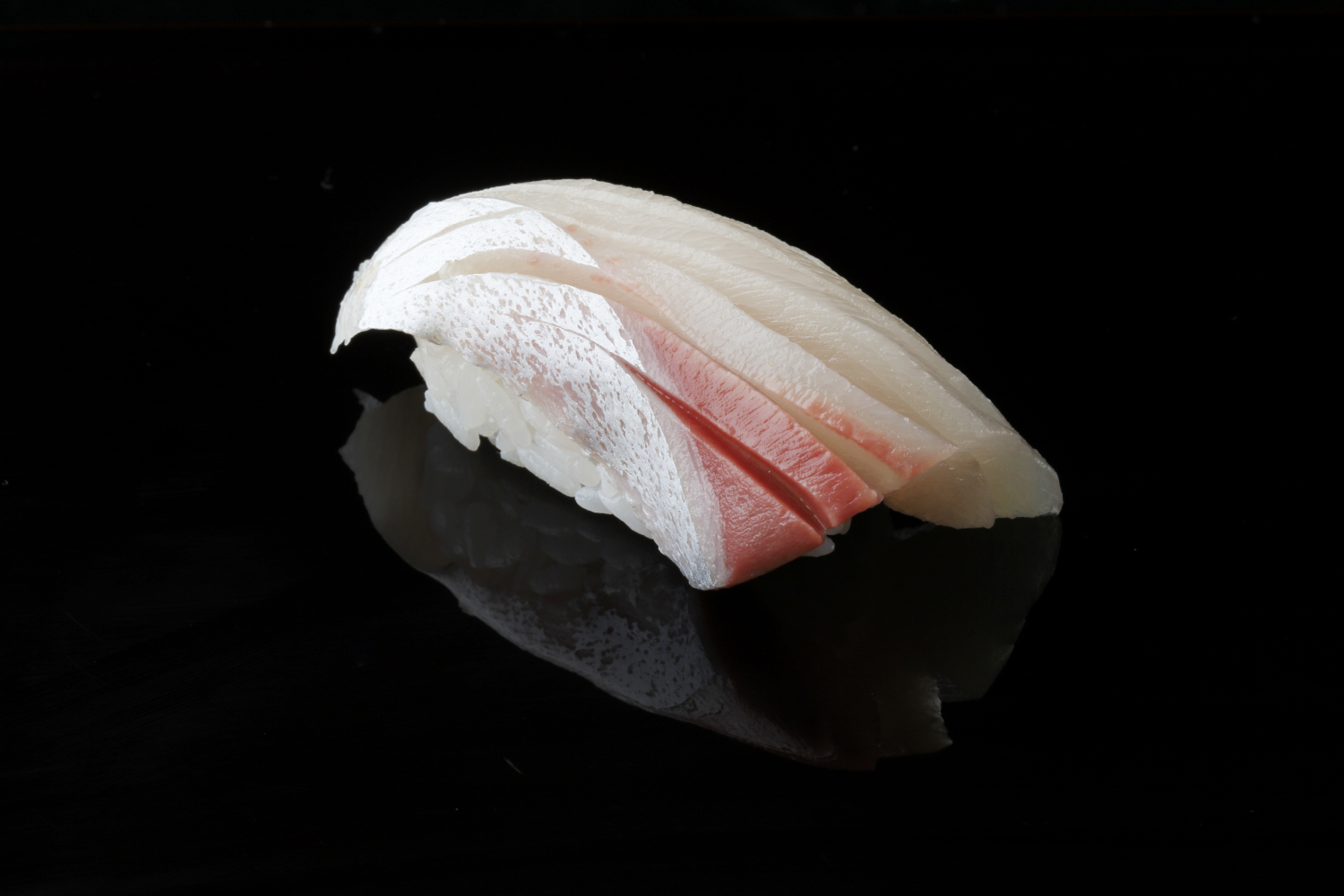 熟成天然ブリ、極上の旨味を握る | 銀座 鰤門 Ginza Seamon